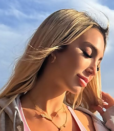 Top 100 Canadian OnlyFans Influencers in 2025 (Canadian OnlyFans Models)