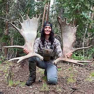 Top 80 Female Hunting Influencers in 2025