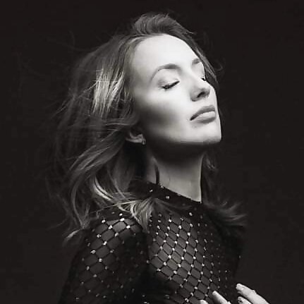 Top 10 UK Trad Wife Influencers in 2025