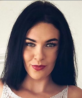 Top 35 Tall Girl OnlyFans Influencers in 2025 (Tall OnlyFans Models)