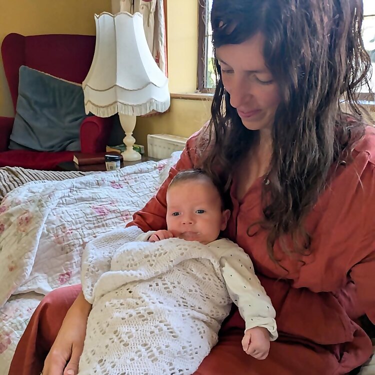 Top 10 UK Trad Wife Influencers in 2025